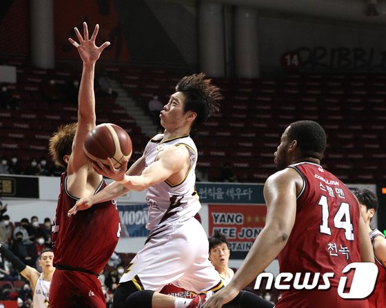 '이재도+이관희 43점' LG, KGC 꺾고 3연승…5위와 1.5G 차 - Alabama Korea Times